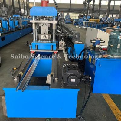 Cina Macchina per la formazione automatica di rotoli a cappello a 90 gradi con servoalimentazione e punzonatura in vendita