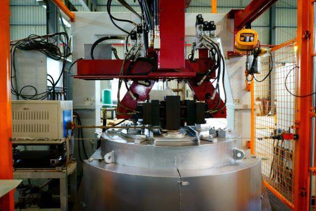 Automatic Pouring Low Pressure Casting Machine For Hardware Industry Brass Faucet 1