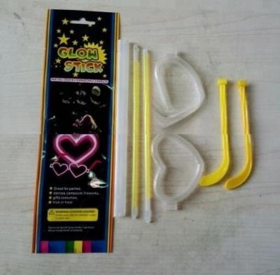 Event Celebration Party Supplies Non-Flammable 8 Inches Glow Stick Heart Shape