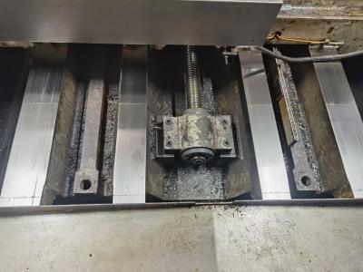중국 중고 3축 CNC 수평 머시닝 센터 BT 50 VMC CNC 밀링 머신 판매용