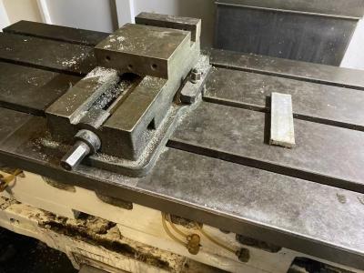 중국 VMC 850 수직 CNC 머시닝 센터 미쓰비시 시스템 380V 50Hz 3상 판매용