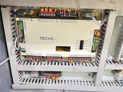 Κίνα 128Ton χρησιμοποιημένη πλαστική μεταβλητή μηχανή μηχανών σχήματος εγχύσεων μικρή για το γαλόνι ΚΑΠ προς πώληση