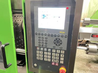 中国 プラスチック フォークのナイフのために横のWelltec 130tonのサーボ モーター射出成形機械 販売のため