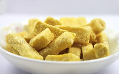 Cina Il mango di frutti liofilizzato alimento di emergenza scheggia 2 - 3cm per la fabbricazione del dessert in vendita