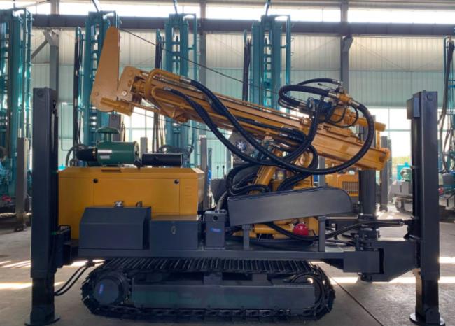 Drilling rig positioned on worksite with extended support legs