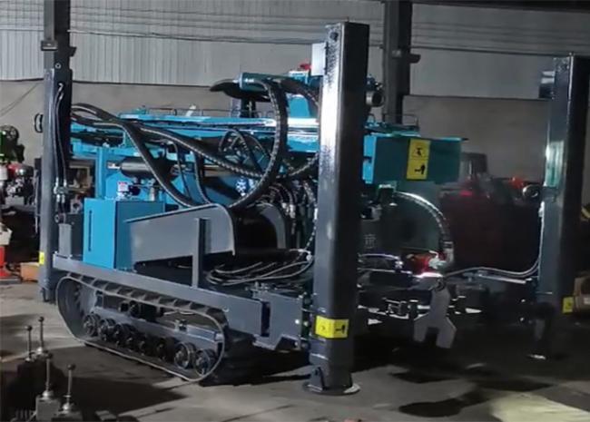 Close-up view of ST400S drilling rig components