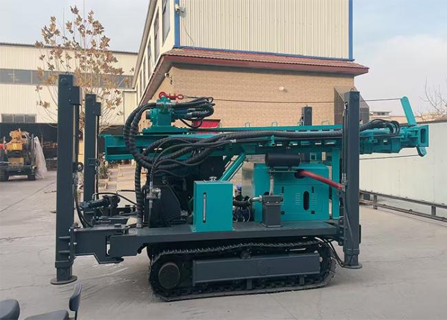 Close-up view of ST400 drilling rig components