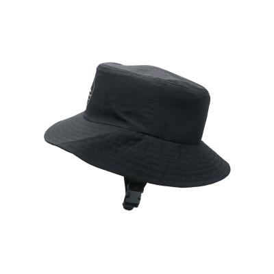 Chine Image Chapeau de surf imperméable à l'eau imperméable au vent réglable à la barbe du menton Chapeau de protection solaire noir à vendre