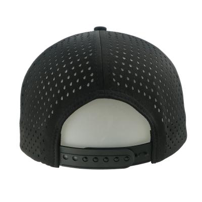 Chine Embossé 5 panneaux Noir Logo en PVC structuré Perforé Hole laser Percé Caps de baseball sportifs étanches à vendre