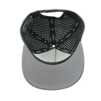 Chine Chapeau à 5 panneaux Four Seasons avec logo PVC en caoutchouc personnalisé et conception de découpe laser étanche à vendre