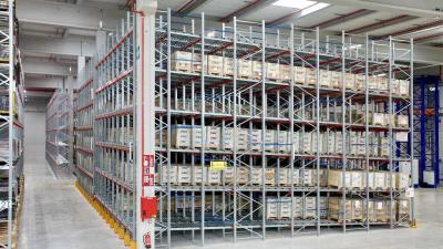 Cina Fluent Shelf Live Storage Pallet Racking Gravity Pallet Flow Racking With Structure Rack in vendita