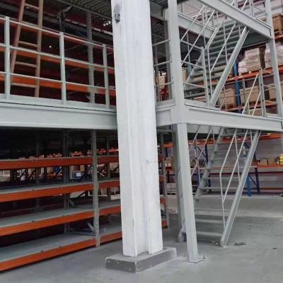 Cina Three-Floors Customized Warehouse Steel Mezzanine Floors Racking System For Storage in vendita