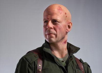 China Estátuas famosas vivos artificiais vívidas feito-à-medida da cera/figura cera de Bruce Willis à venda