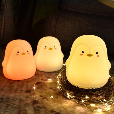 China Luz morna macia Tabletop da lâmpada 0.8w da luz da noite do silicone do pinguim à venda