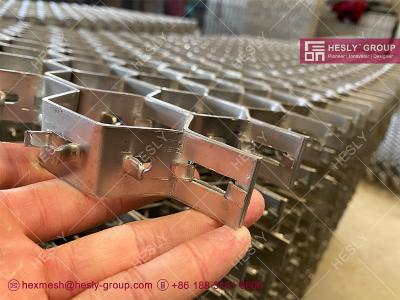 China AISI310S 1" Depth Hexsteel Mesh | 2.0mm Thickness | 36" X 12" for sale