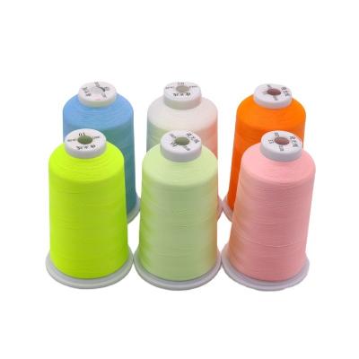 Cina 100g Peso netto filo da cucire Kangfa Glow in the Dark Poliester ricamo luminoso in vendita
