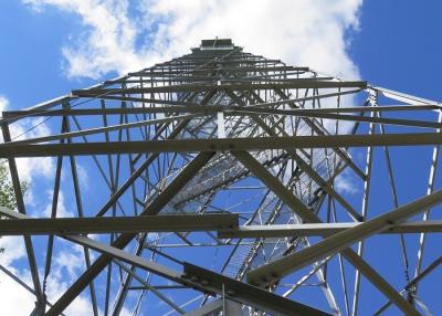 Cina Approvazione d'acciaio della torre ISO18001 di angolo su ordinazione di velocità del vento 30 anni di durata della vita in vendita