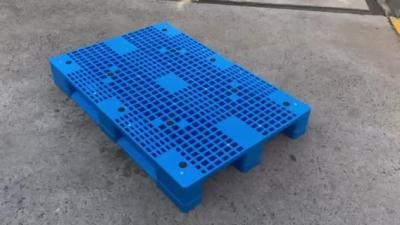 Cina il pallet di plastica di superficie di griglia resistente 1200x800 ha rinforzato in vendita