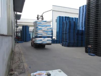 Cina 1500*1500 grande produttore di plastica resistente economico Stackable Pallets Blue del pallet dell'HDPE 150*150 o qualunque altro colore richiesto in vendita