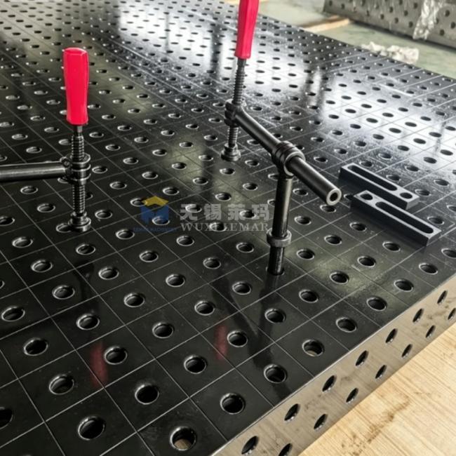 D16 Welding Table close-up detail