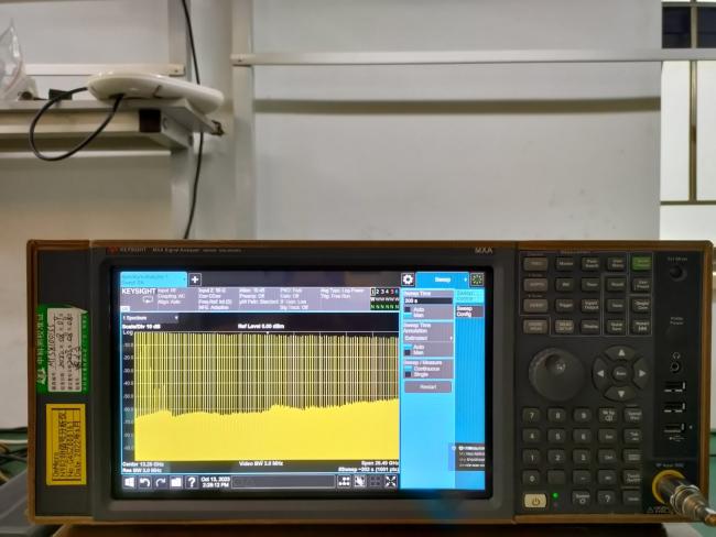 Keysight N9020B MXA X-Series Signal Analyzer side view