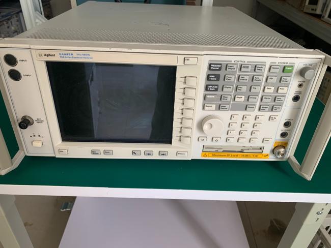 Agilent E4448A Spectrum Analyzer side view