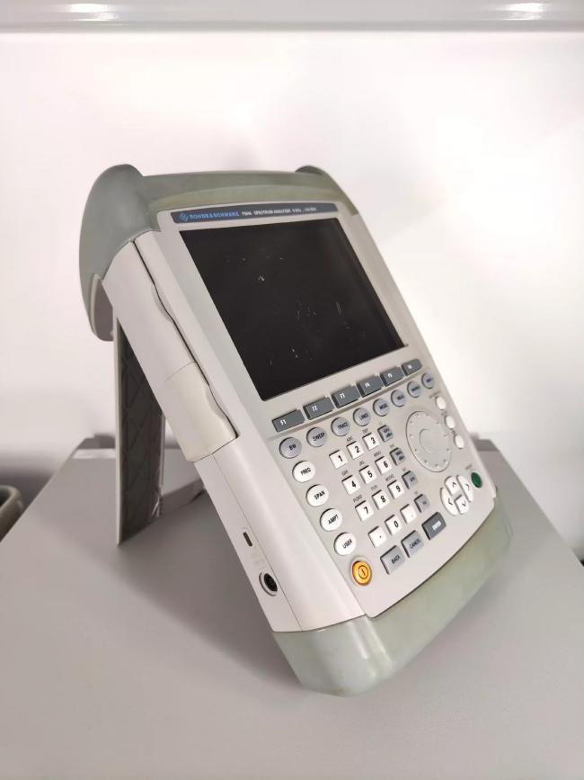 FSH4 handheld analyzer side view showing ports