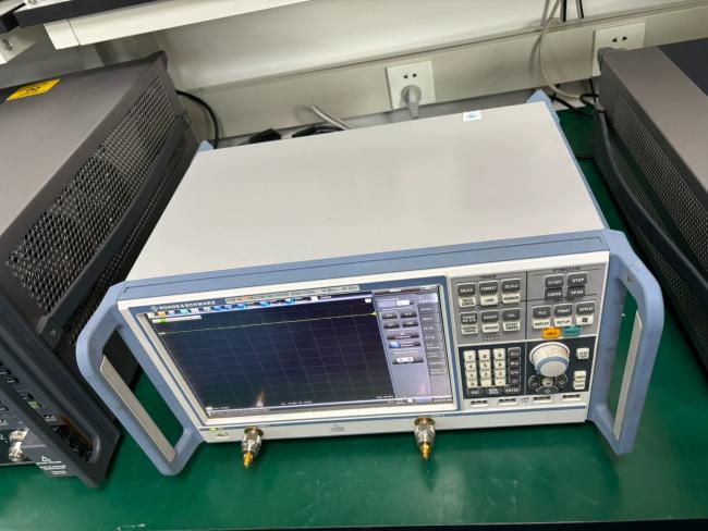 Rohde & Schwarz ZNB40 VNA rear panel view