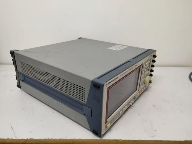 Rohde & Schwarz R&S SME06 Signal Generator side view
