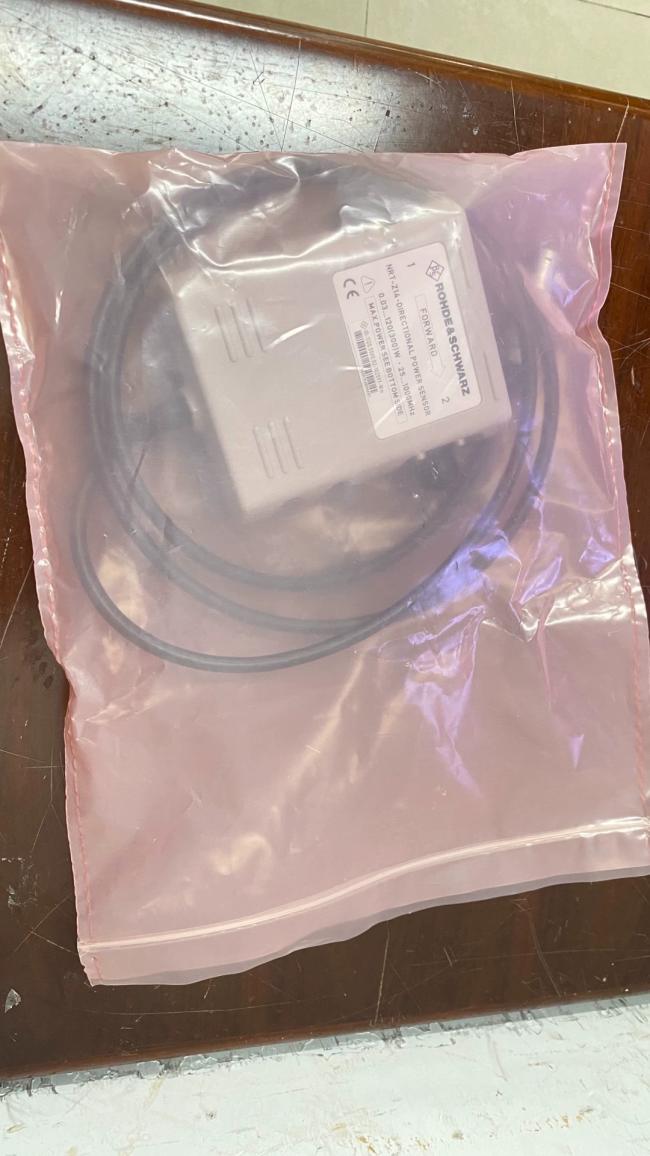 R&S NRT-Z14 sensor with measurement equipment