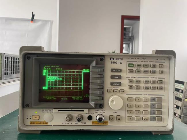 HP Agilent 8594E Spectrum Analyzer side view