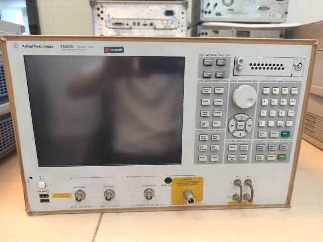 Keysight E5052B close-up view showing interface details