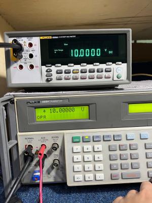 中国 フルーク 8808A 5.5桁デュアルディスプレイベンチフルークマルチメーター、1年ベーシックDC電圧精度1000 V DC 750 V AC 10 A RS-232 販売のため