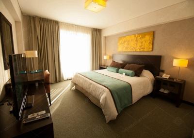 Cina 3 / Bianco della serie della mobilia della camera da letto dell'hotel del Days Inn di 4 stelle e colore di lusso di Glod in vendita