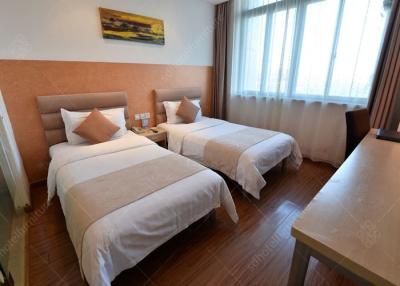 Cina Mobilia comoda della serie di camera da letto con rivestimento leggero della lacca 5 in vendita