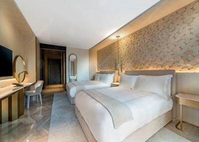 Cina Insiemi di legno commerciali della mobilia della camera da letto dell'hotel dell'impiallacciatura con acciaio inossidabile in vendita