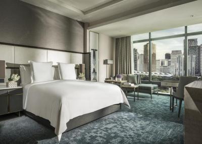 Cina Mobilia moderna della camera da letto dell'hotel di stile grigio con acciaio inossidabile/legno solido in vendita