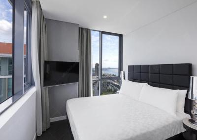 China Grupos da mobília do apartamento de Oilproof com branco e cinza da cama do folheado do carvalho à venda