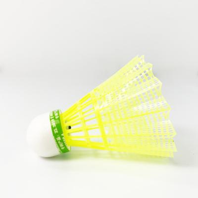 Китай Пластиковый бадминтон Shuttlecock нейлона пера непрерывно отскакивает хороший шарик бадминтона твердости продается