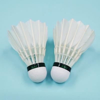 Cina Natural Feather High Quality Shuttlecocks High Durability Professional Badminton Shuttlecocks in vendita