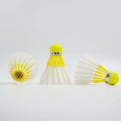 Cina Allenamento sportivo di alta qualità giallo OEM 3in1 Shuttlecocks in vendita