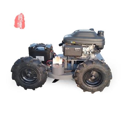 China Gasoline Engined Unmanned Lawn Mower 4 Wheel Drive Remote Control Robot Grass Cutter en venta