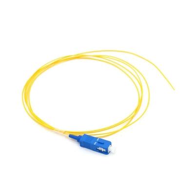 Cina Low IL SC APC/UPC SM/MM simplex singlemode indoor Fibra ottica pigtail Personalizzare lunghezza della fibra in vendita