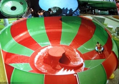 中国 娯楽水公園のための子供のスーパー ボールのトルネード水スライド装置 販売のため