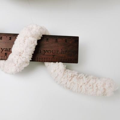 Chine 1/0.14NM font du crochet le polyester 100% de Chunky Chenille Yarn pour le tricotage d'oreiller de couverture à vendre