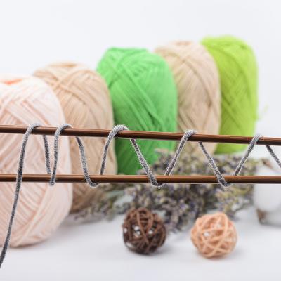 Chine 4ply-8ply 50g 100g fils de coton de lait fils de crochet pour le tricot à la main à vendre