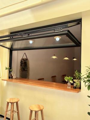 China Heavy-Weather Folding Window Build Featuring Enhanced Drainage Channels and Wind-Load Resistance for sale