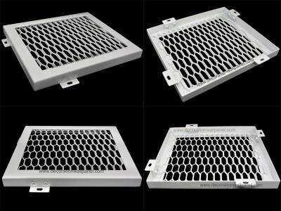 Cina Tabelloni per le affissioni 2.0mm Mesh Panel Perforated di alluminio decorativo in vendita
