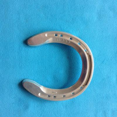 Cina Ferri di cavallo su ordinazione di alluminio/d'acciaio per i cavalli, 120×112×8.5mm in vendita