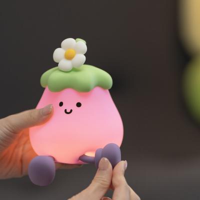 중국 공장 도매 만화 부드러운 실리콘 LED 야간 조명 귀여운 작은 계란 침대 옆 램프 휴대용 USB 재충전 잠실 야간 조명 판매용